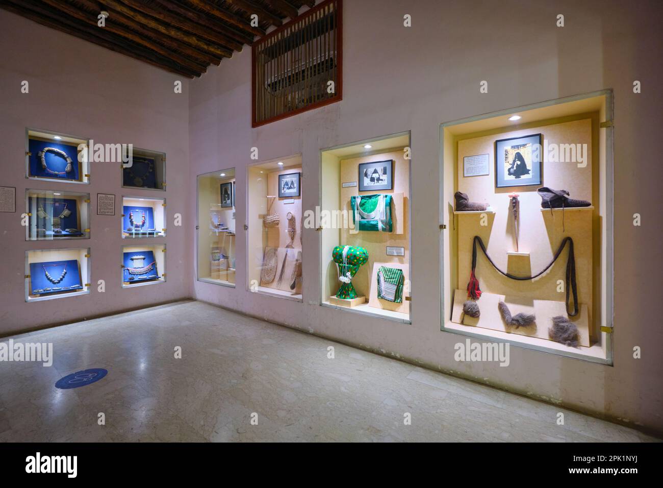History museum objects hi-res stock photography and images - Alamy
