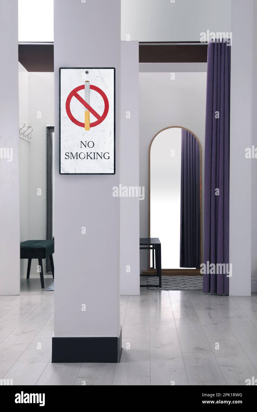 Sign No Smoking near dressing room in fashion store Stock Photo - Alamy