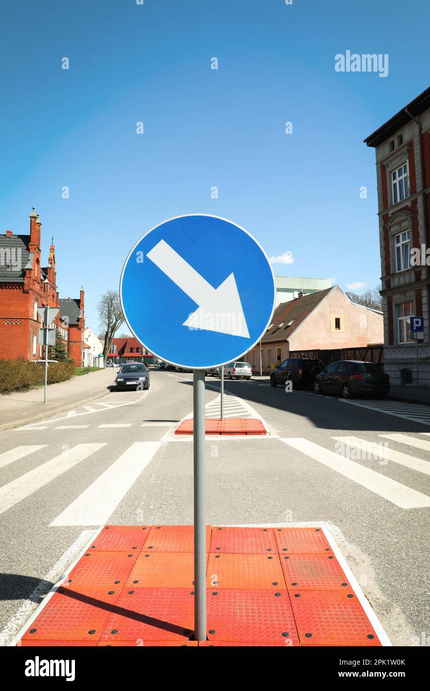 Road sign keep right symbol hi-res stock photography and images - Alamy