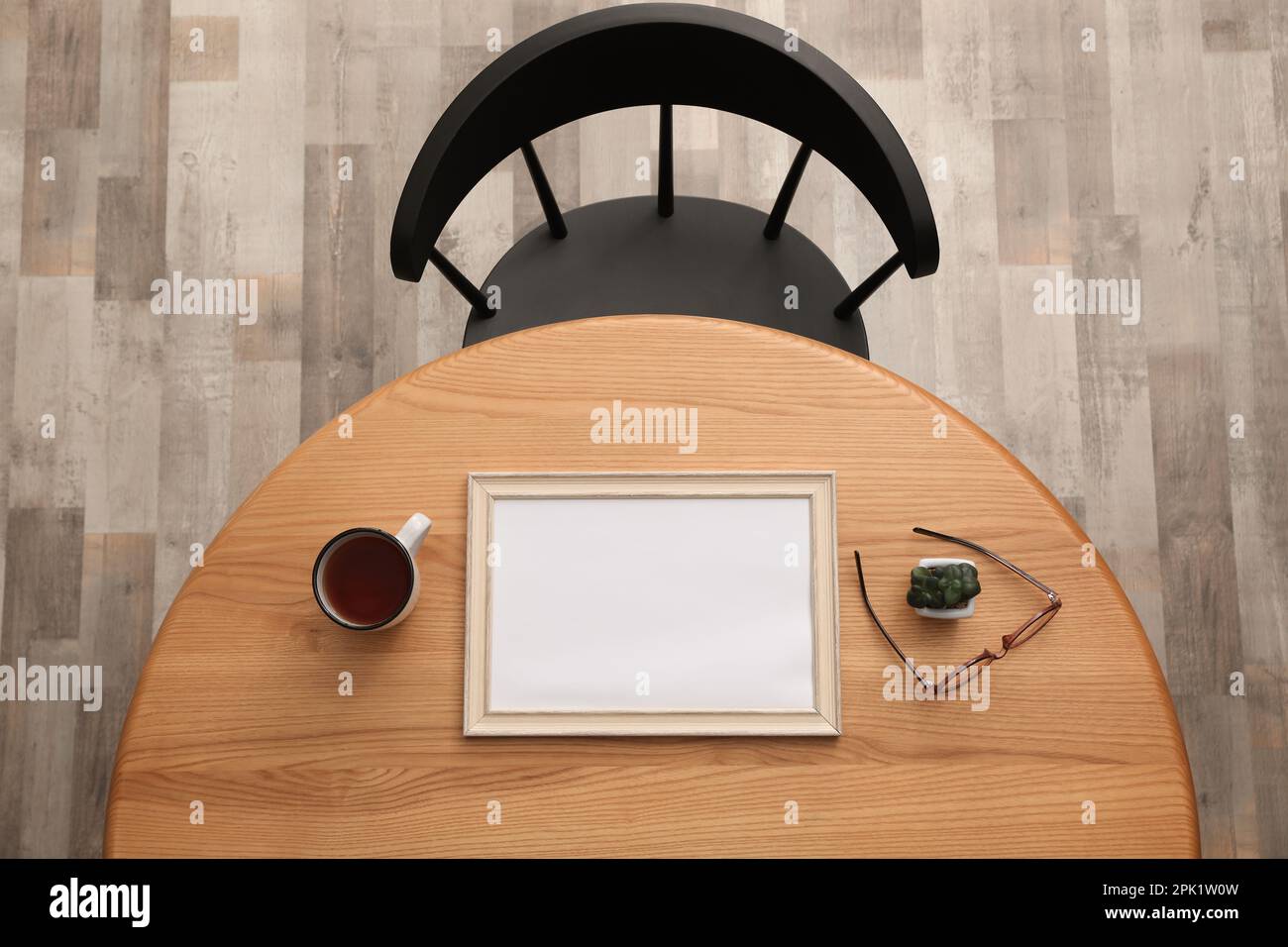 Round table with chair top view hi-res stock photography and images - Alamy