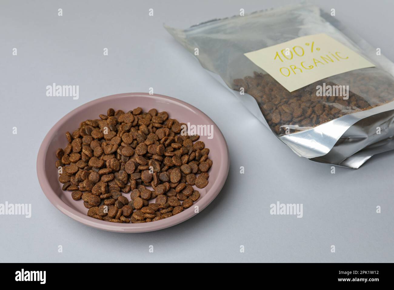 Kibble on plate hi-res stock photography and images - Alamy