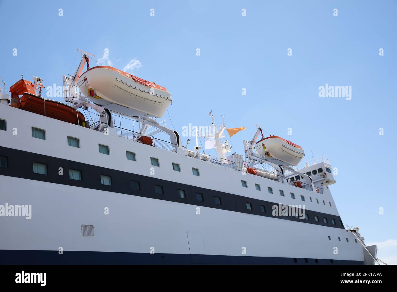 Modern lifeboats hi-res stock photography and images - Alamy