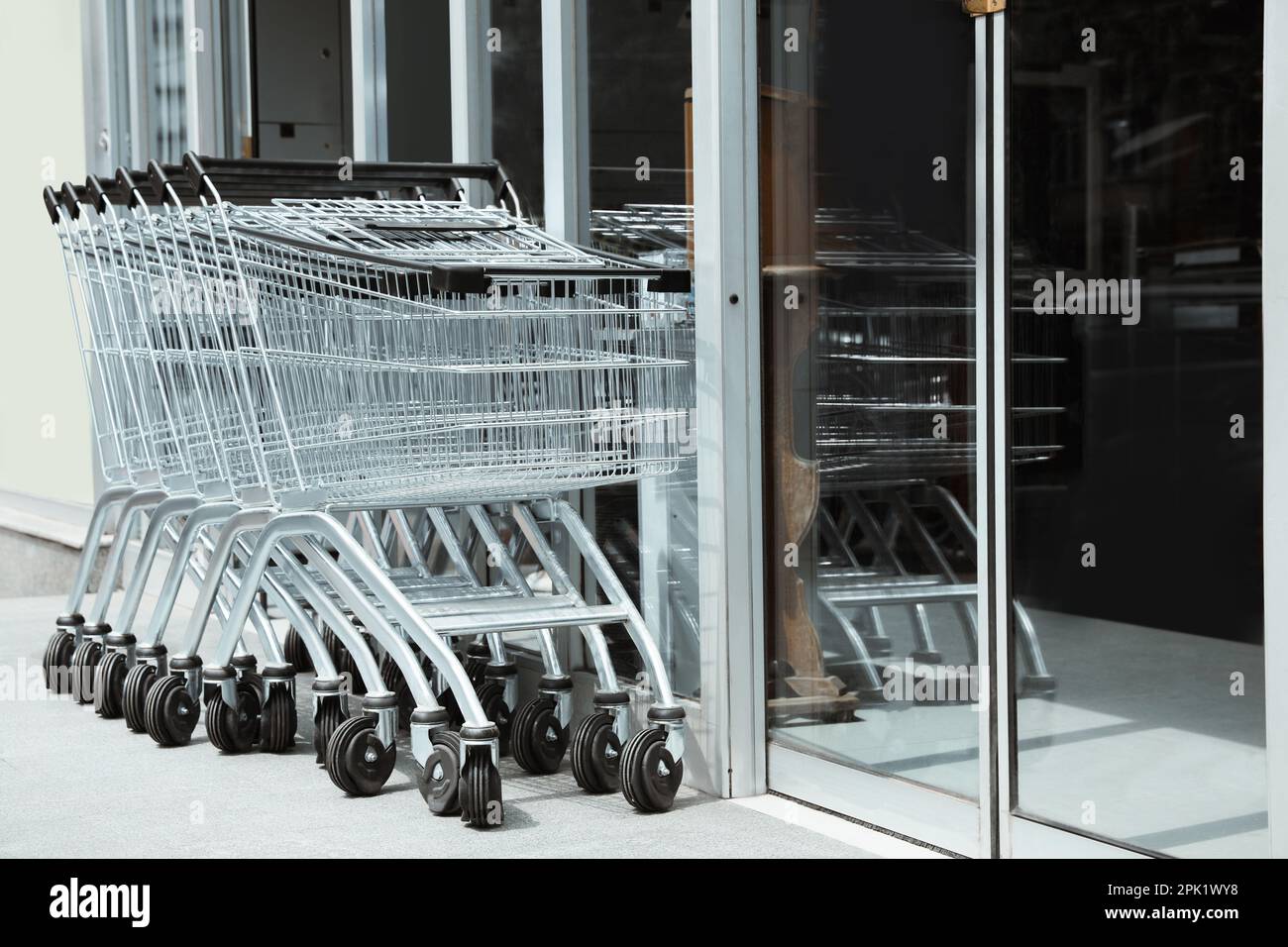 Stylish shopping carts hi-res stock photography and images - Alamy