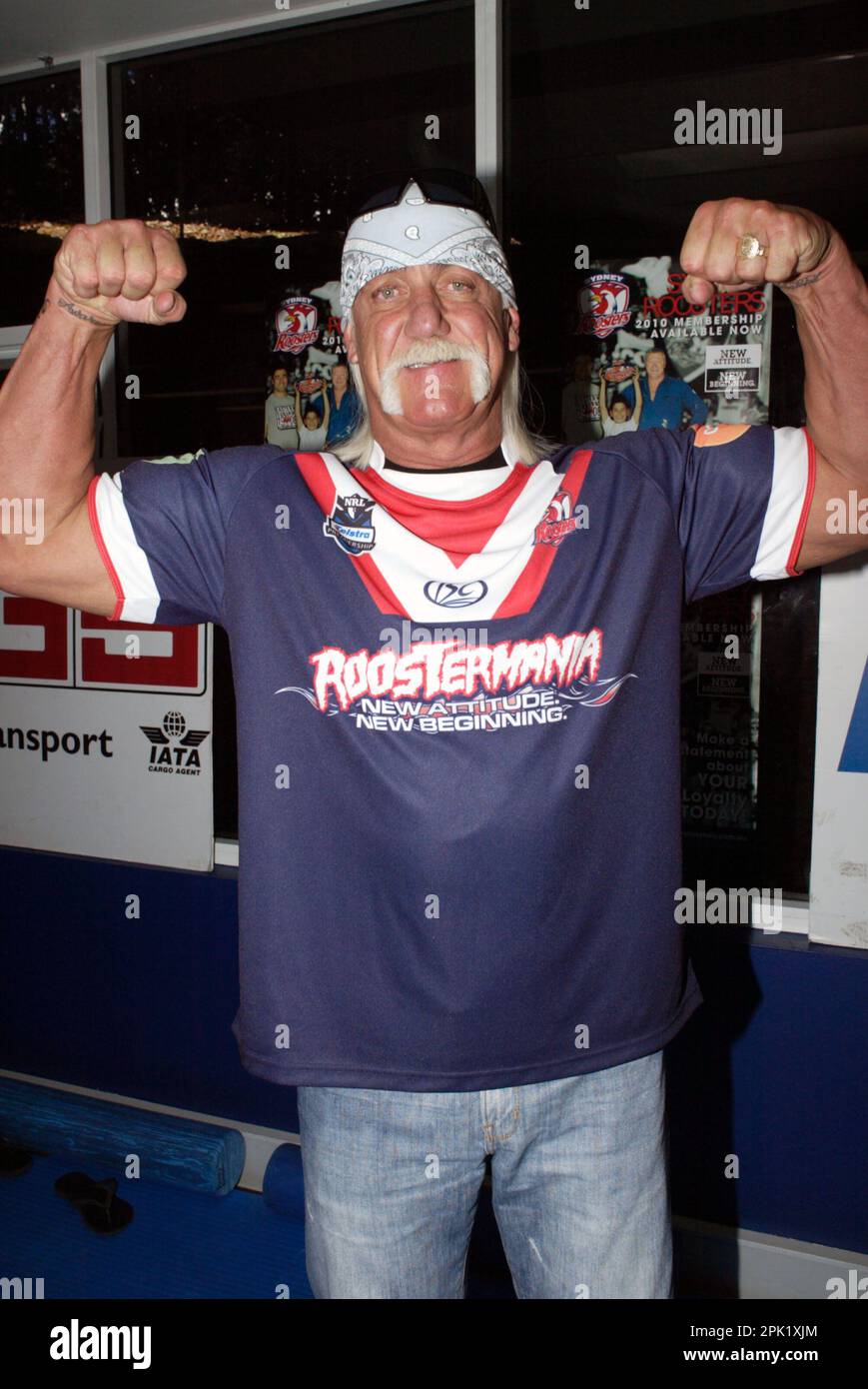 Hulk Hogan visits the Sydney Roosters rugby team at Sydney Football ...