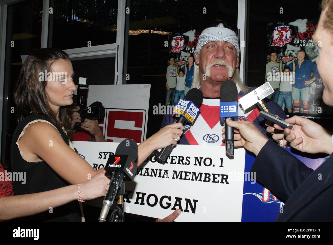 Hulk Hogan visits the Sydney Roosters rugby team at Sydney Football ...