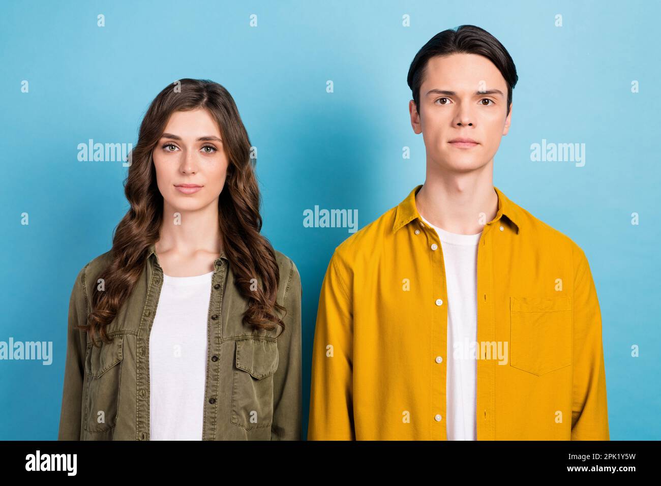 Portrait photo of confident students couple together wear stylish ...