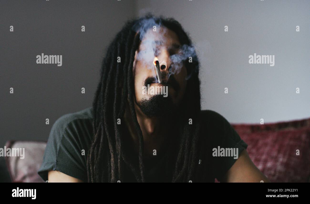 Portrait men sitting relaxing smoking hi-res stock photography and ...