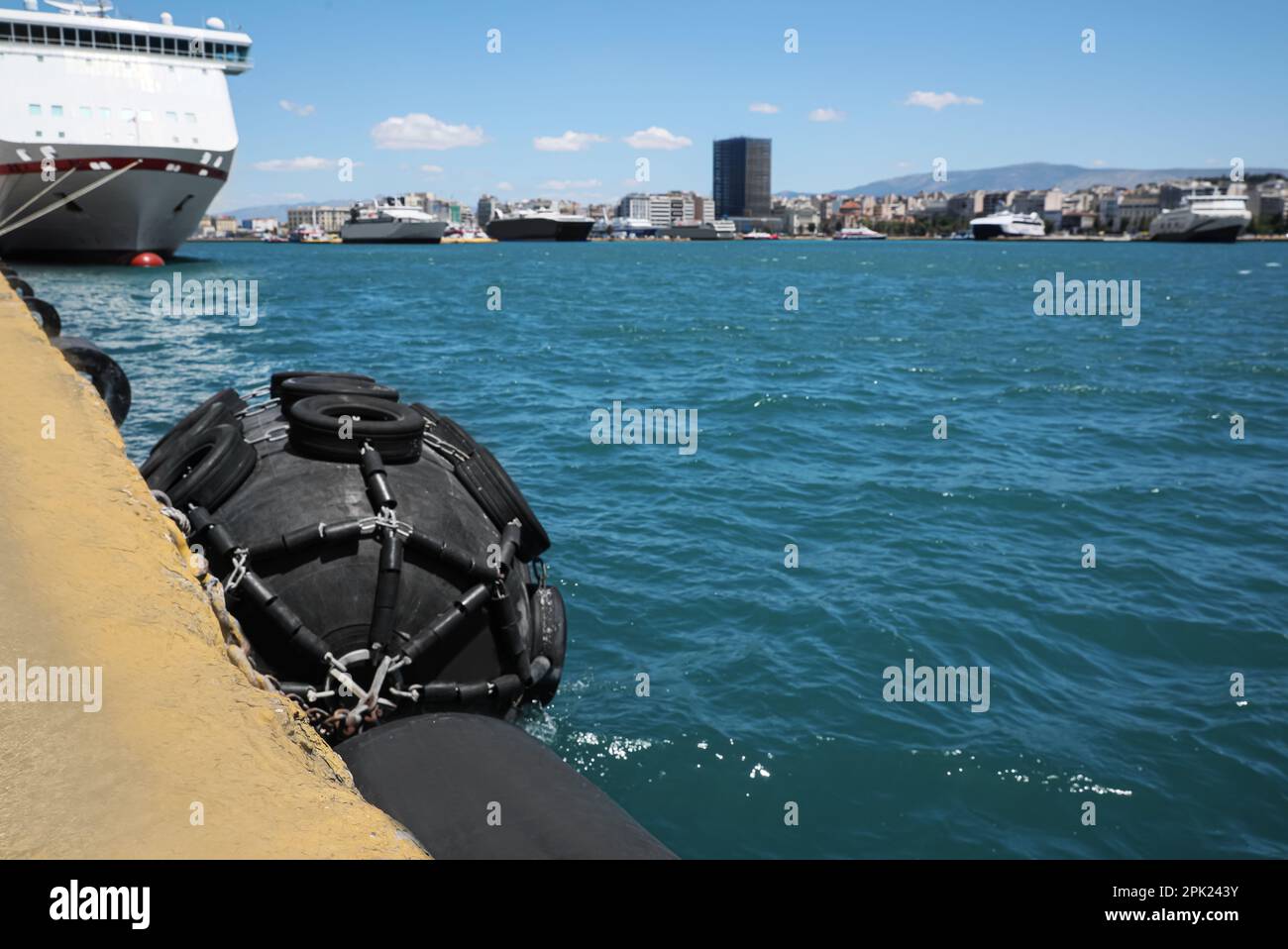 Ship rubber fender hi-res stock photography and images - Alamy