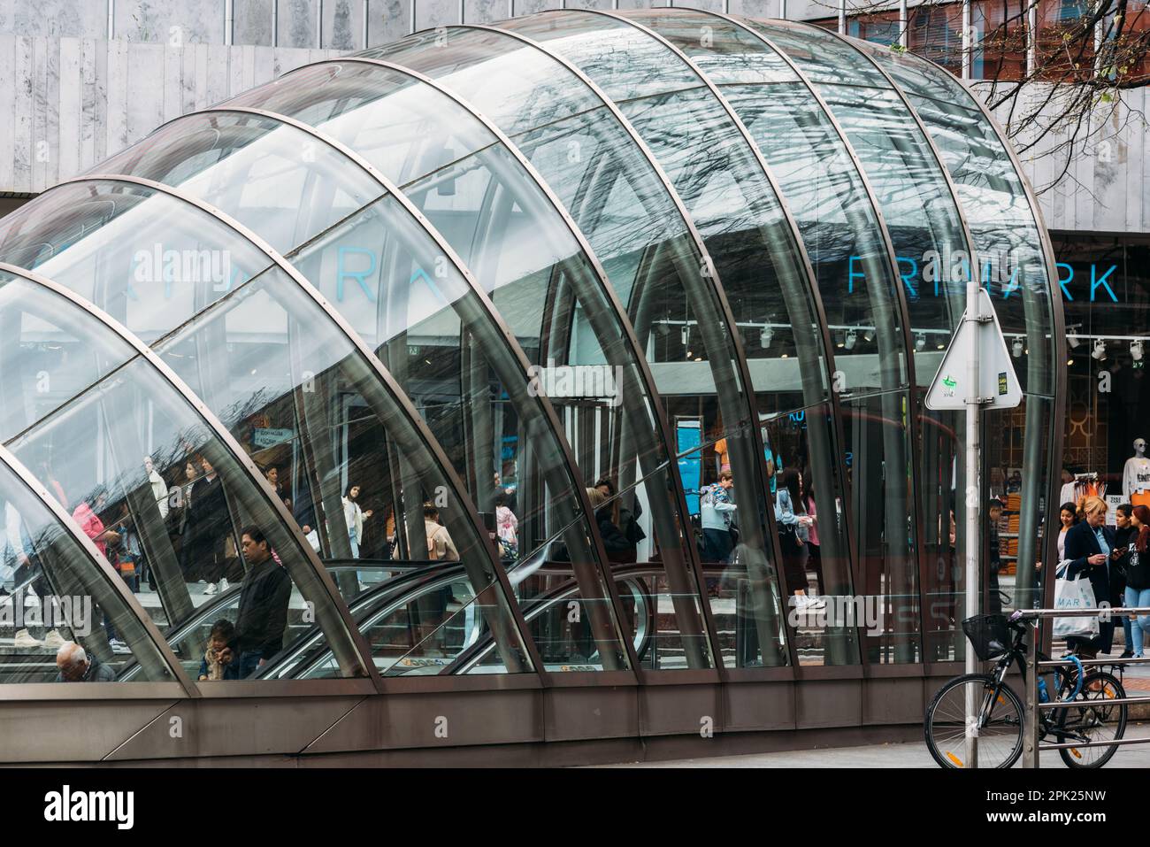 Norman foster design hi-res stock photography and images - Alamy