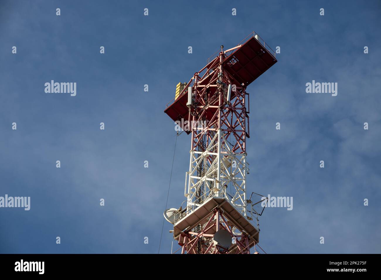 Telecommunications antenna hi-res stock photography and images - Alamy