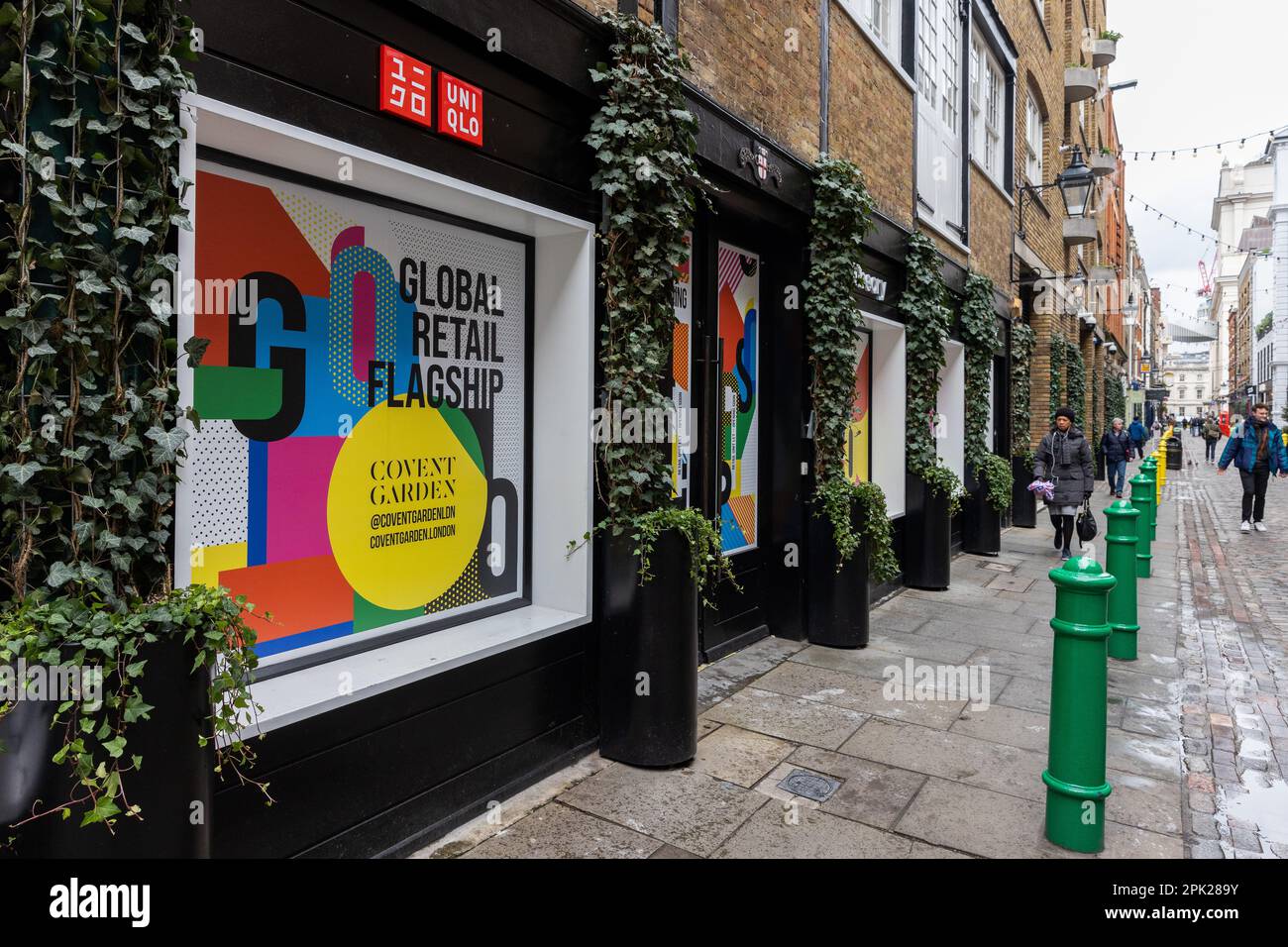 Uniqlo shop london hi-res stock photography and images - Alamy