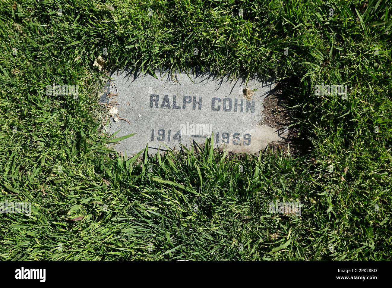 Los Angeles, California, USA 4th April 2023 Ralph Cohn Grave with ...
