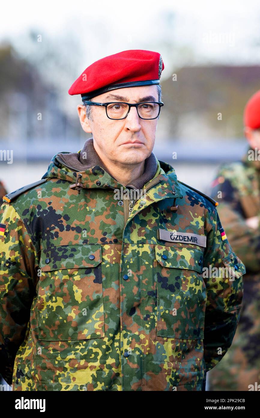 05 April 2023, Lower Saxony, Hanover: Cem Özdemir (Bündnis90/Die Grünen ...