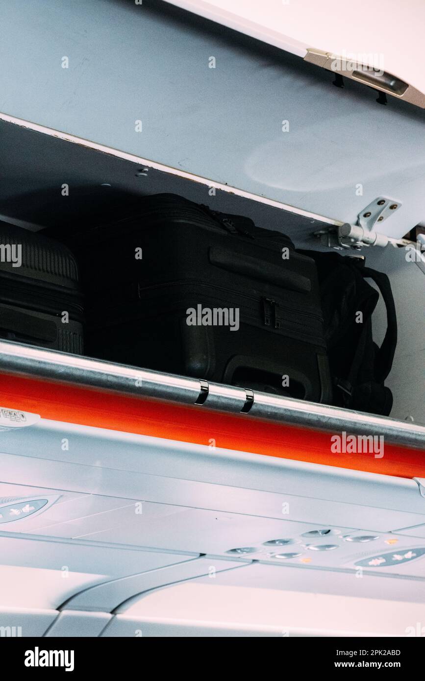 Overhead compartment hi-res stock photography and images - Alamy