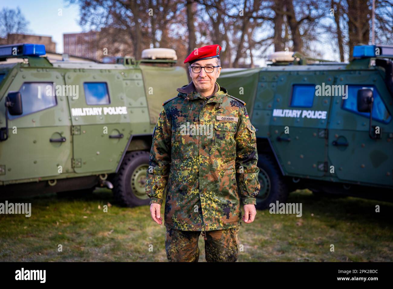 05 April 2023, Lower Saxony, Hanover: Cem Özdemir (Bündnis90/Die Grünen ...