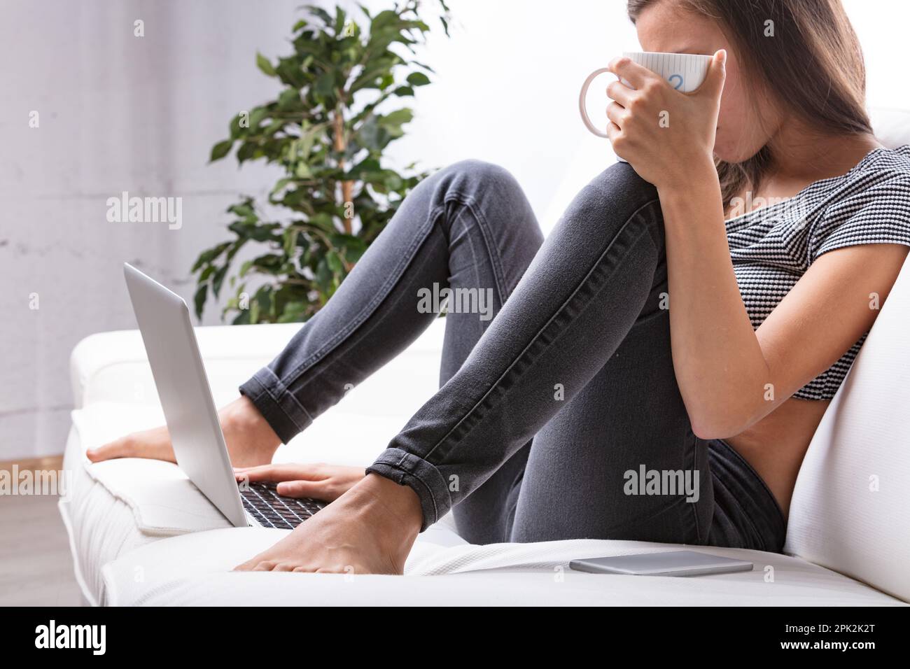 Open legs hi-res stock photography and images - Alamy