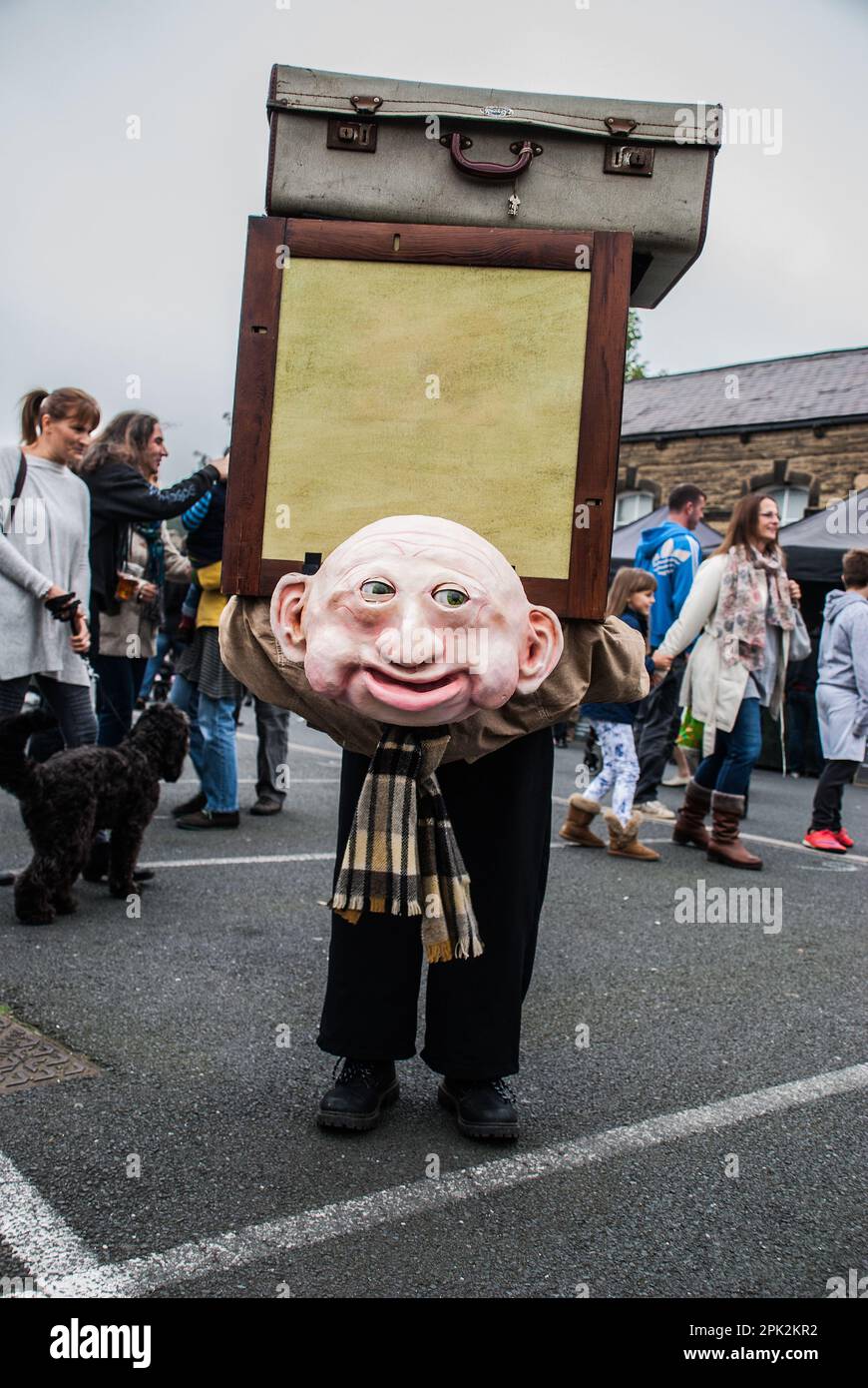 Puppet carrying heavy items hi-res stock photography and images - Alamy
