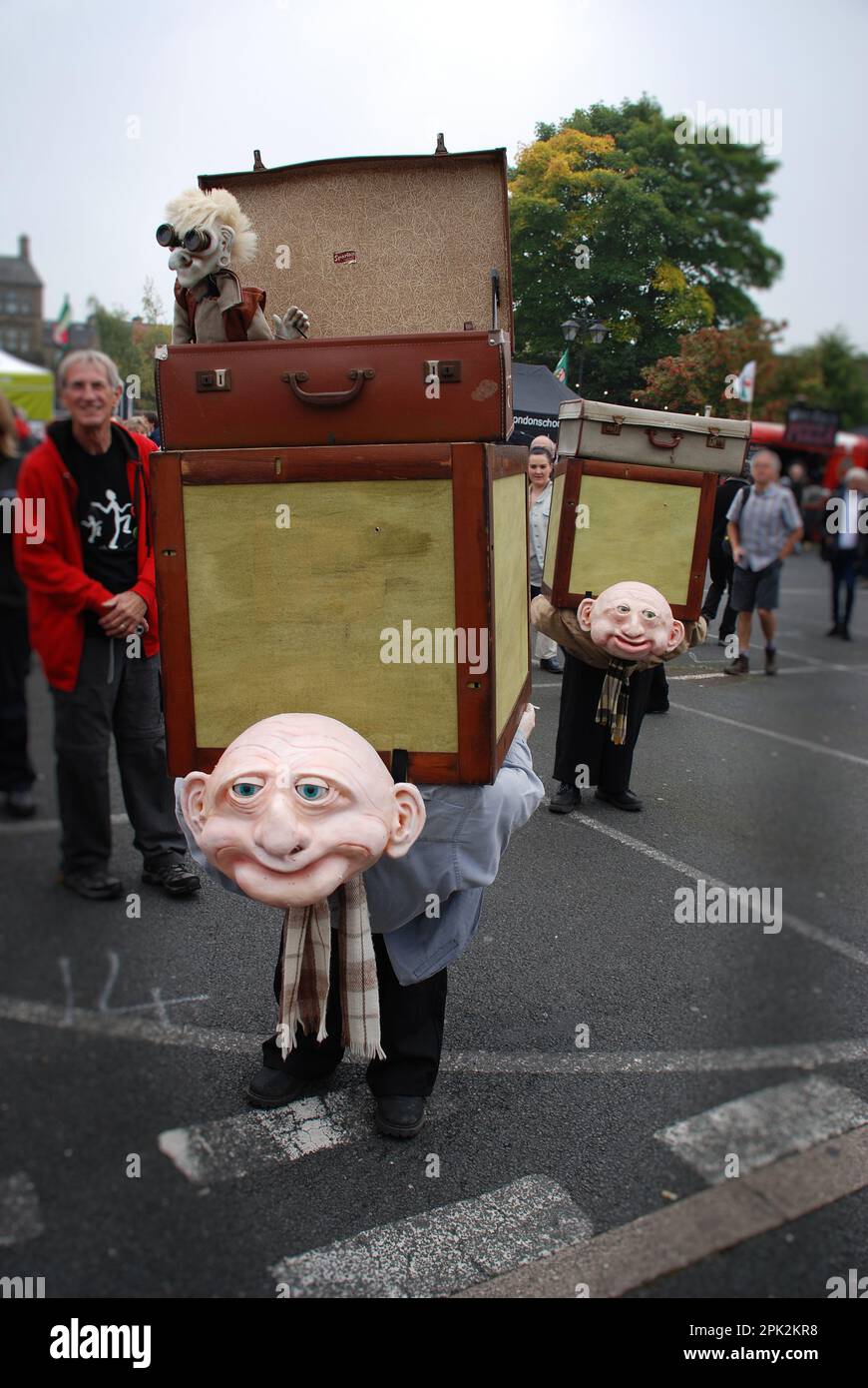 Puppet carrying heavy items hi-res stock photography and images - Alamy