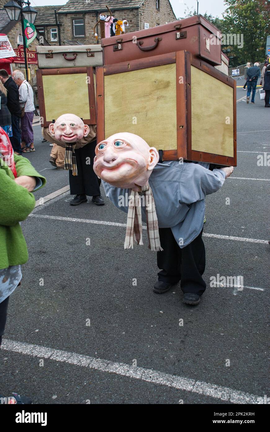 Puppet carrying heavy items hi-res stock photography and images - Alamy