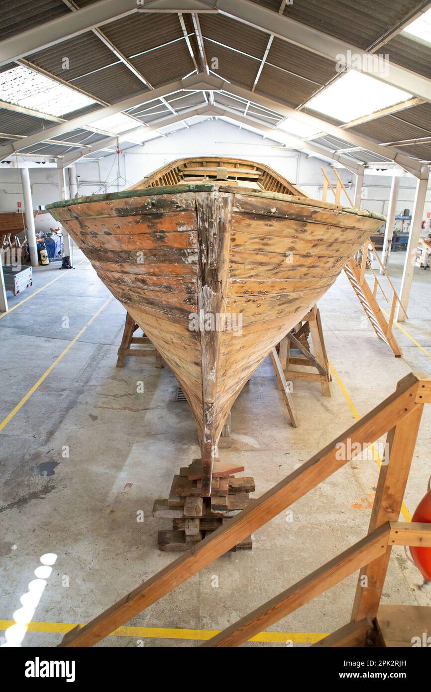 Artisanal wood shipyard warehouse Stock Photo - Alamy