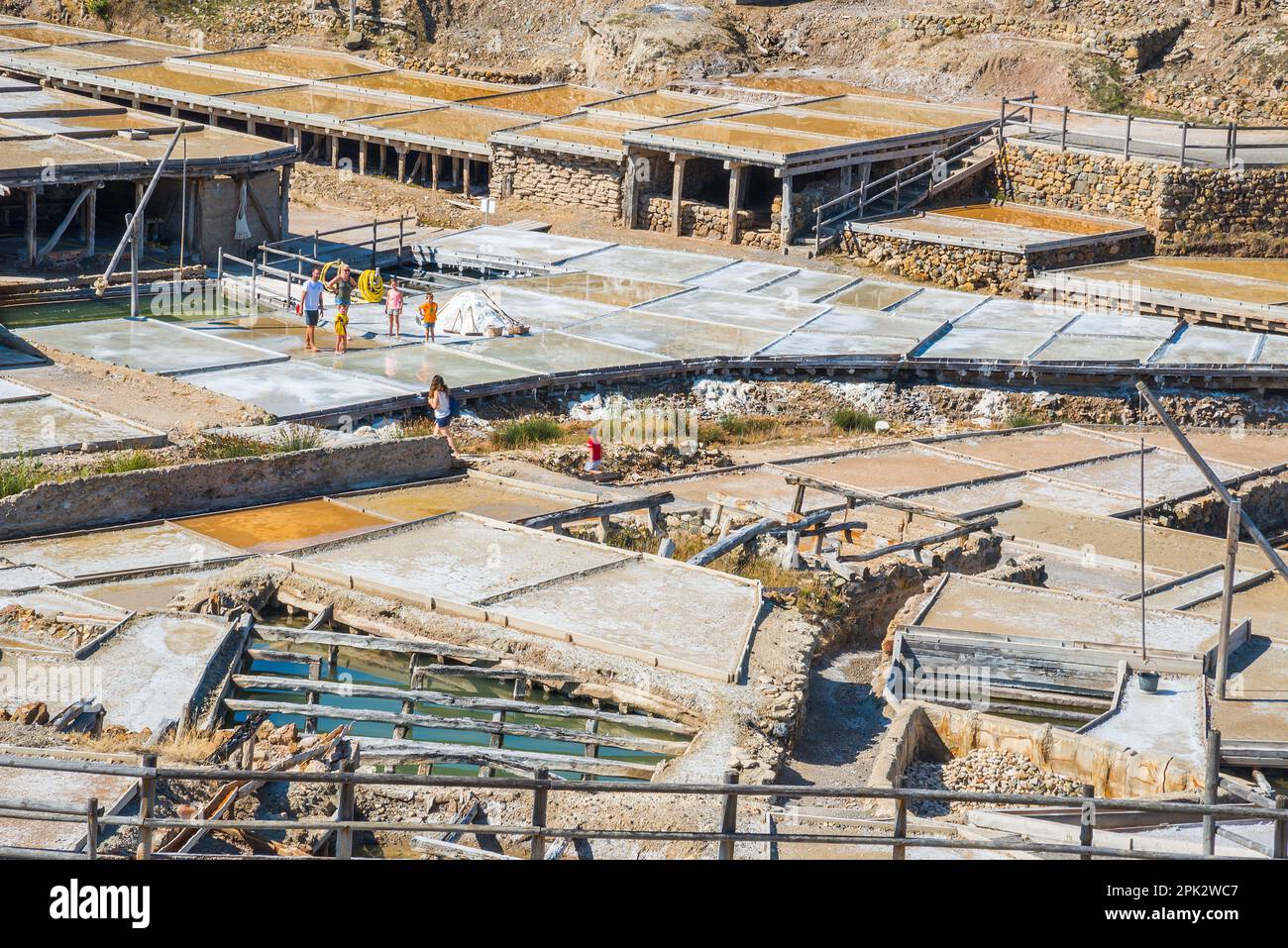 Salinas tradicionales hi-res stock photography and images - Alamy