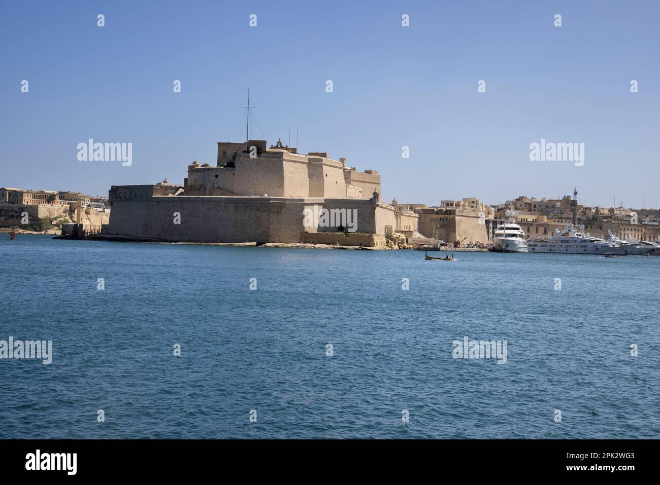 fort st angela at the head of birgu harbour valletta malta Stock Photo ...