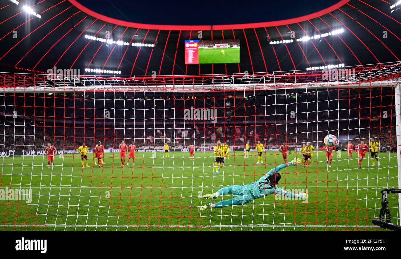 Penalty, penalty kick Goalkeeper Yann Sommer FC Bayern Muenchen FCB (27 ...