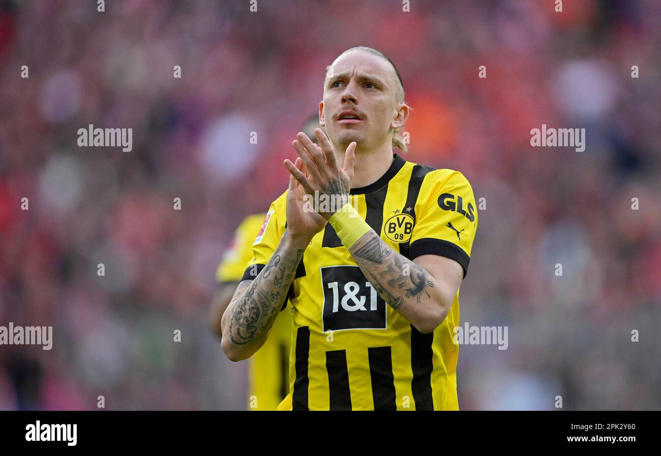 Players thank their fans Gesture Marius Wolf Borussia Dortmund BVB (17 ...