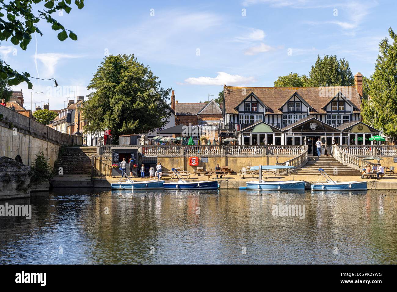Boat House Pub, River Thames at Wallingford, Oxfordshire, UK Stock ...