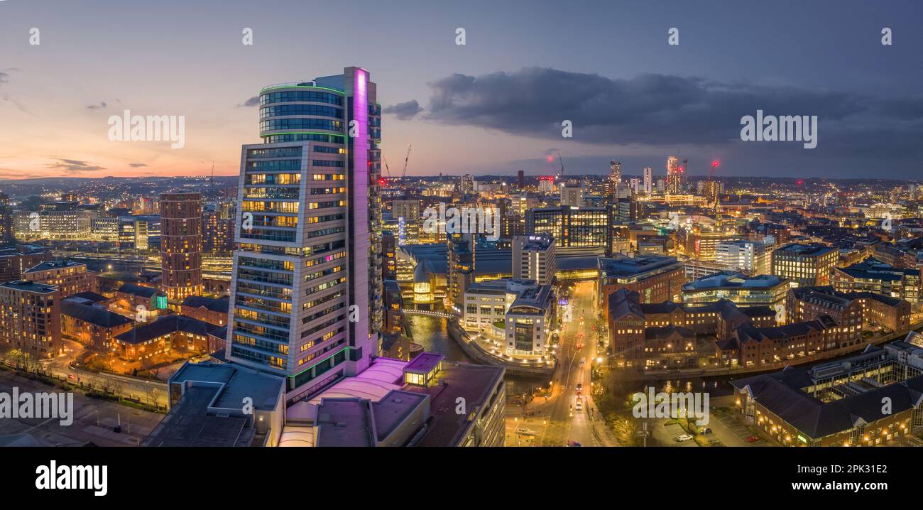 Leeds skyline sunset panorama hi-res stock photography and images - Alamy