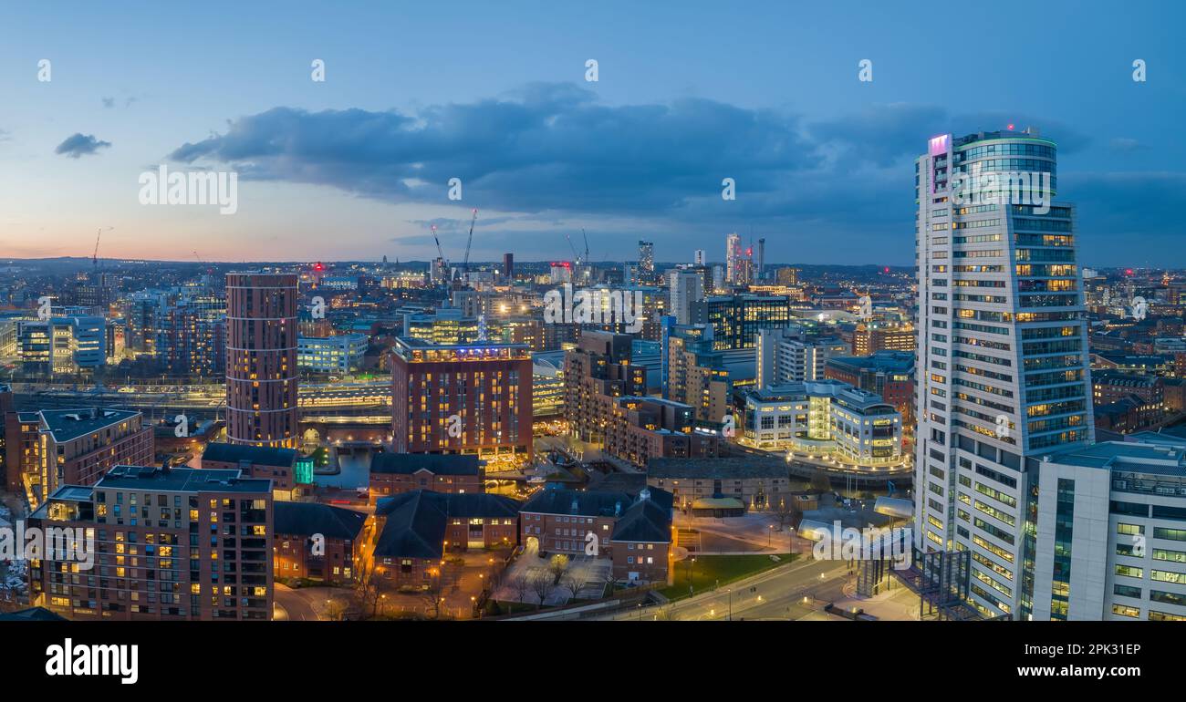 Leeds skyline sunset panorama hi-res stock photography and images - Alamy