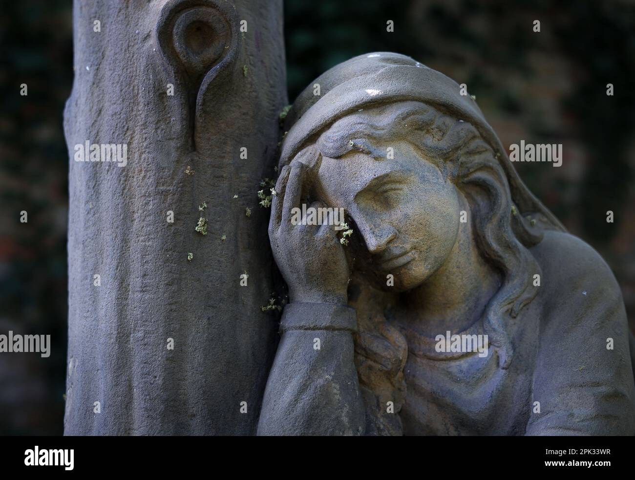 Female figure standing in hi-res stock photography and images - Alamy