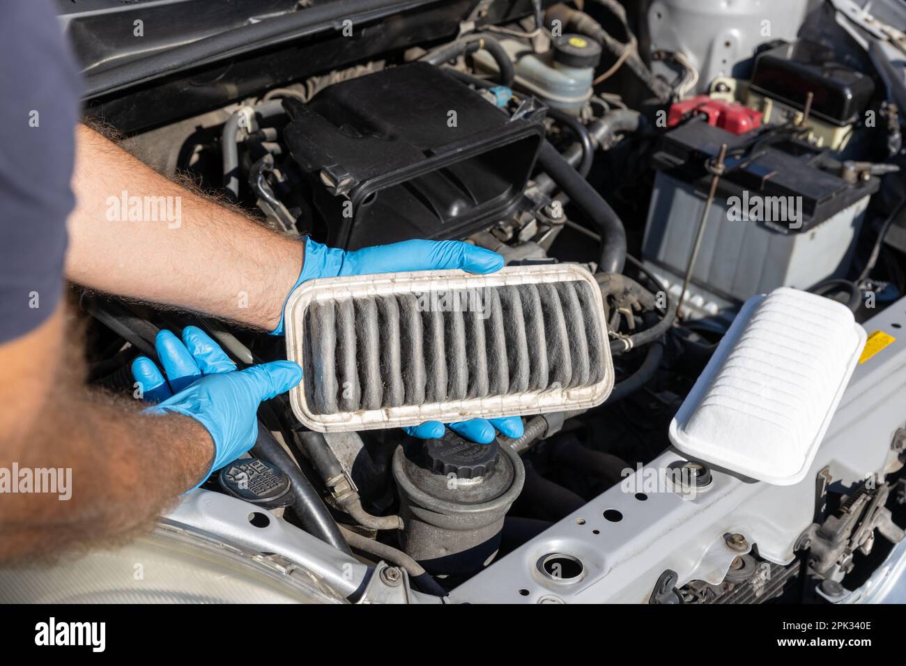 Air filter replacement hi-res stock photography and images - Alamy
