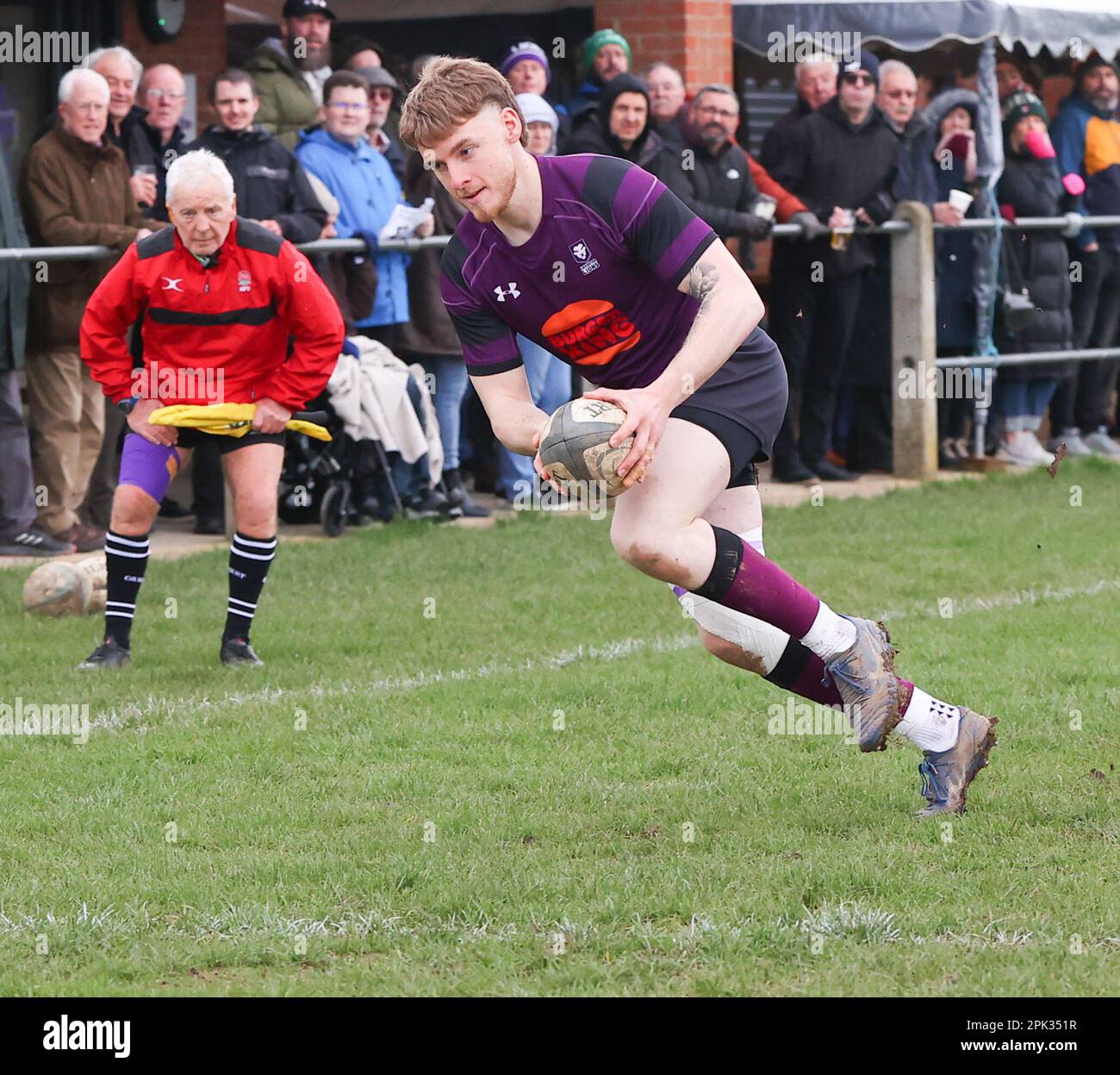 01.04.2023 Leicester, England. Rugby Union. Zachary Bean races down the ...