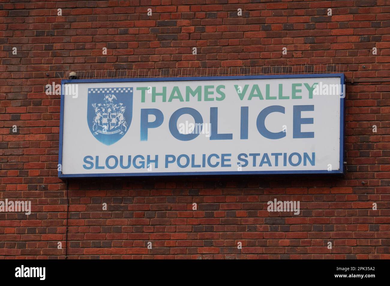 Slough, Berkshire, UK. 5th April, 2023. An armed robbery is reported to ...