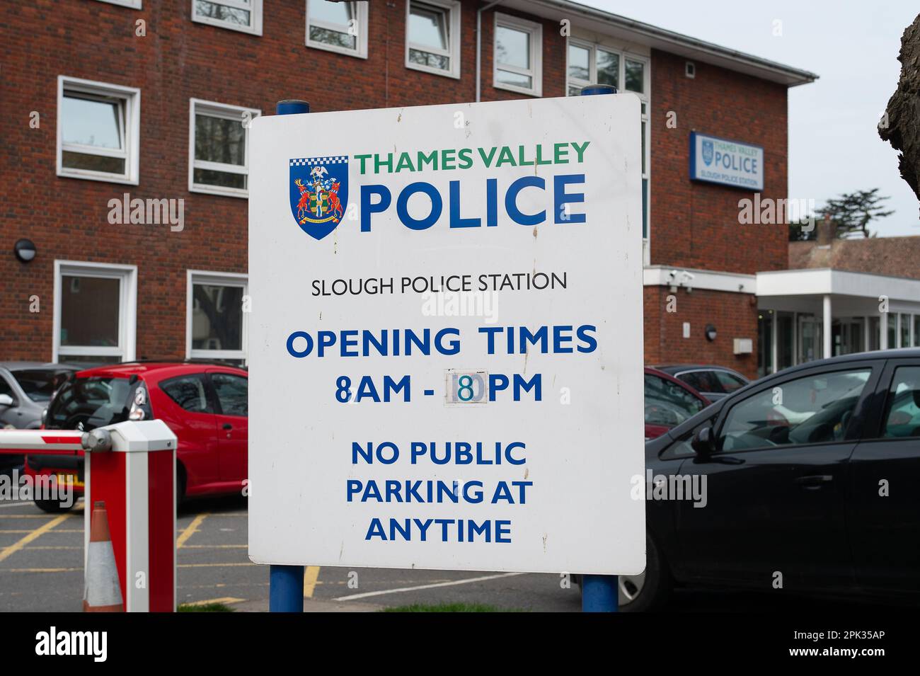 Slough, Berkshire, UK. 5th April, 2023. An armed robbery is reported to ...