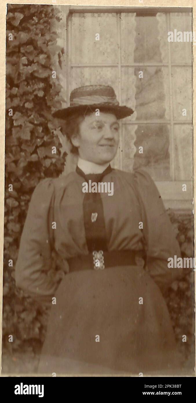 Unknown Edwardian lady, possibly one of the Stapleton sisters Stock ...