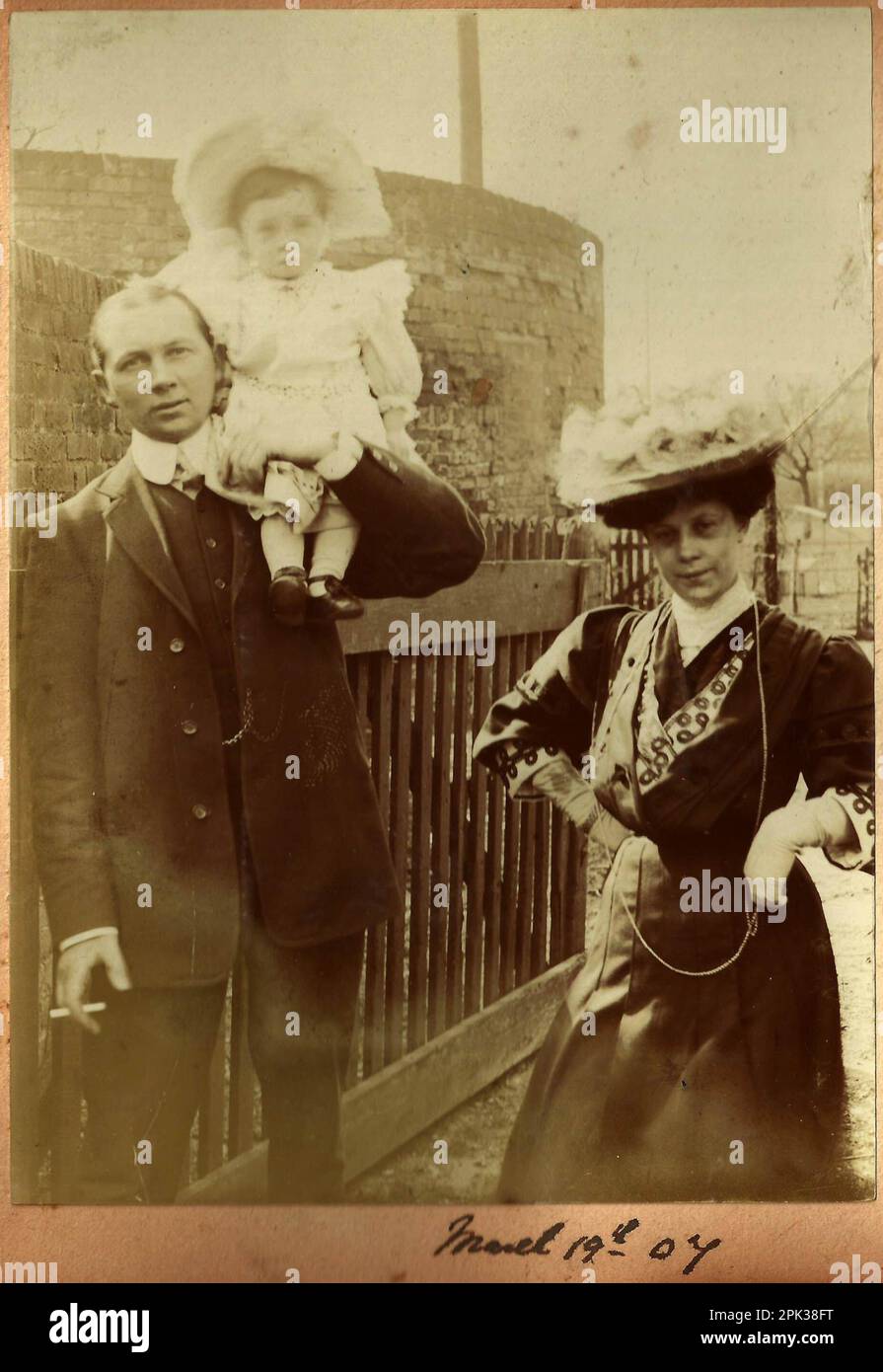 Edwardian couple hi-res stock photography and images - Alamy