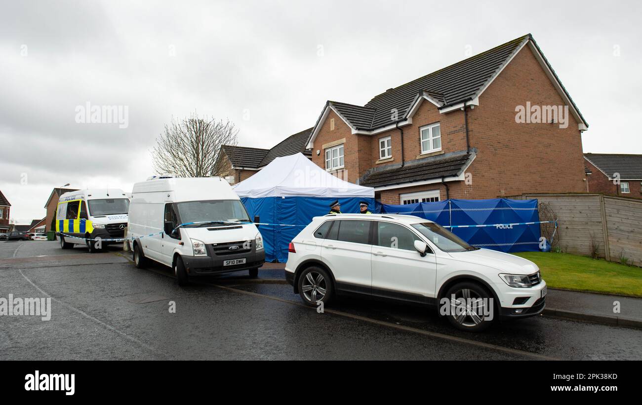 Glasgow, Scotland, UK. 5th Apr, 2023. PICTURED: Police raid the house ...