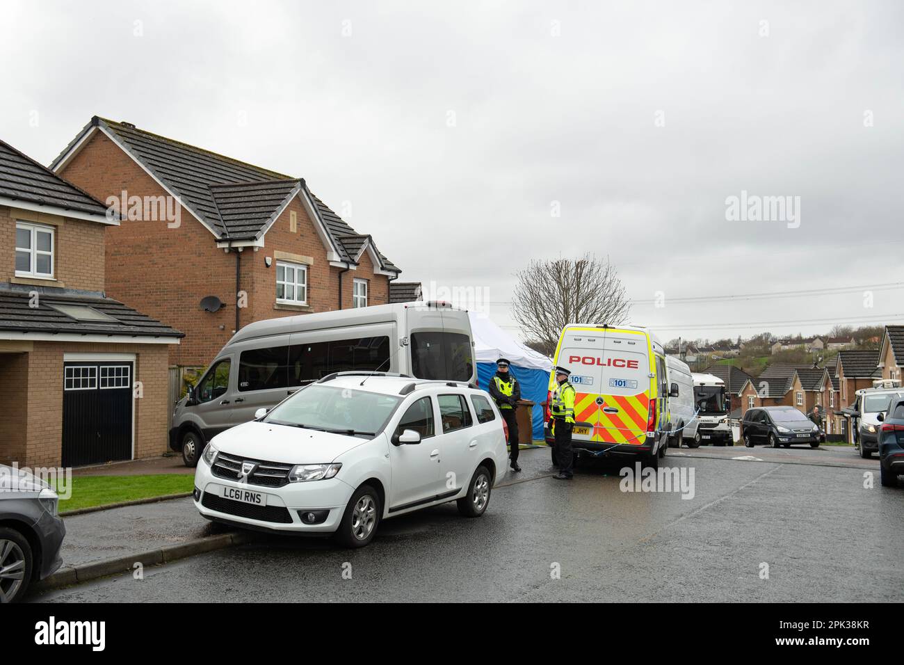 Glasgow, Scotland, UK. 5th Apr, 2023. PICTURED: Police raid the house ...