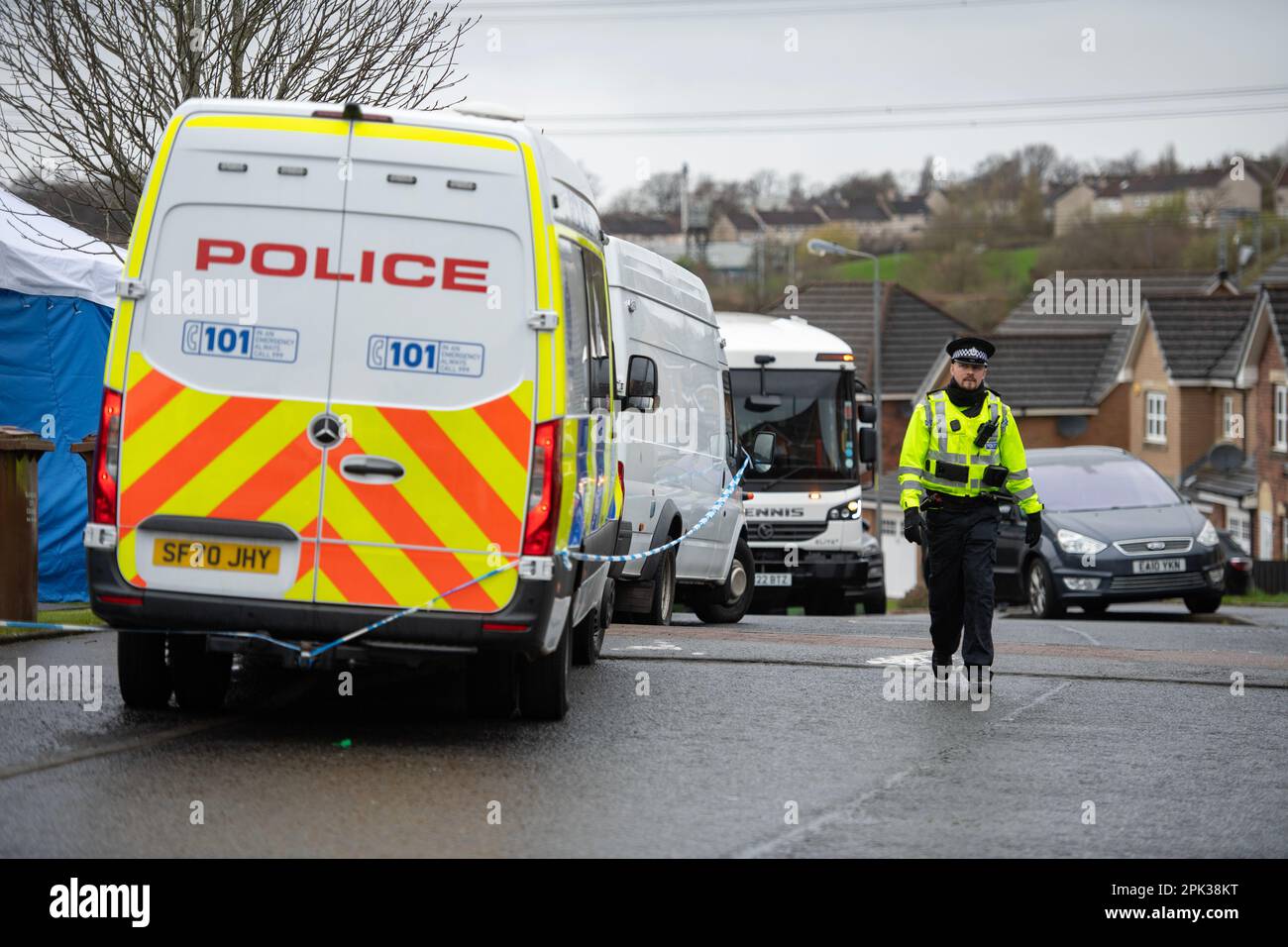 Glasgow, Scotland, UK. 5th Apr, 2023. PICTURED: Police raid the house ...