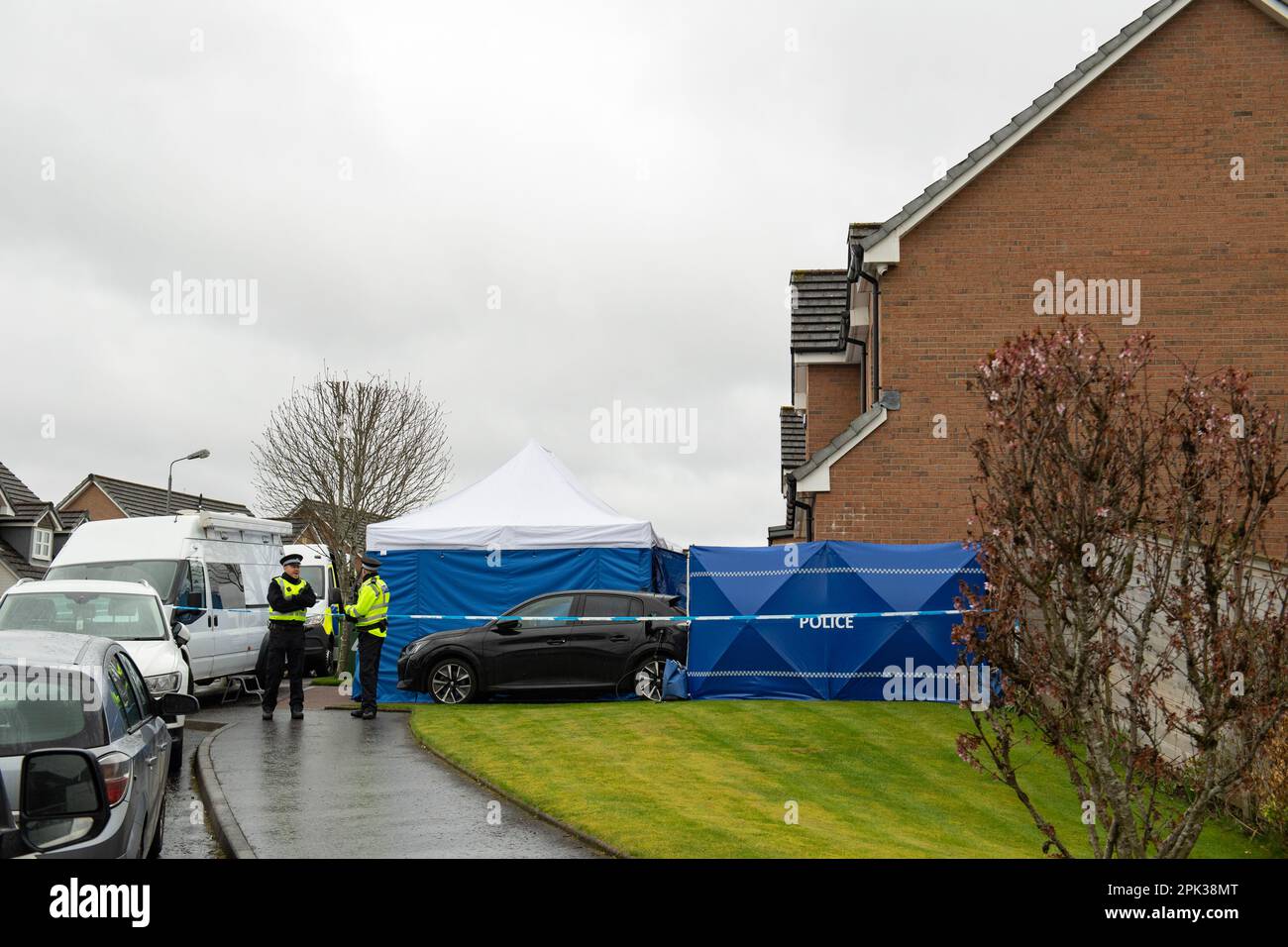 Glasgow, Scotland, UK. 5th Apr, 2023. PICTURED: Police raid the house ...