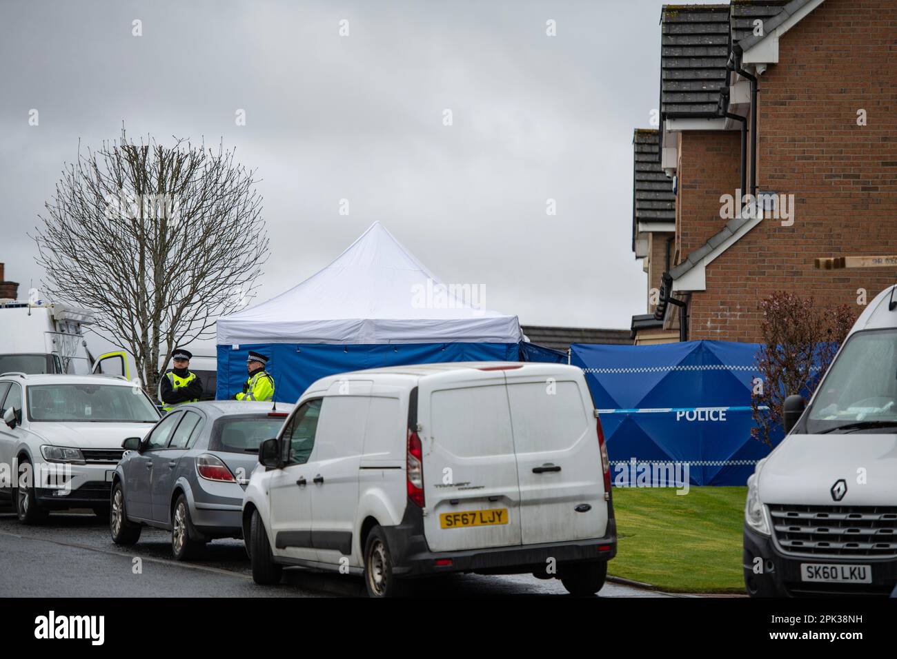 Glasgow, Scotland, UK. 5th Apr, 2023. PICTURED: Police raid the house ...