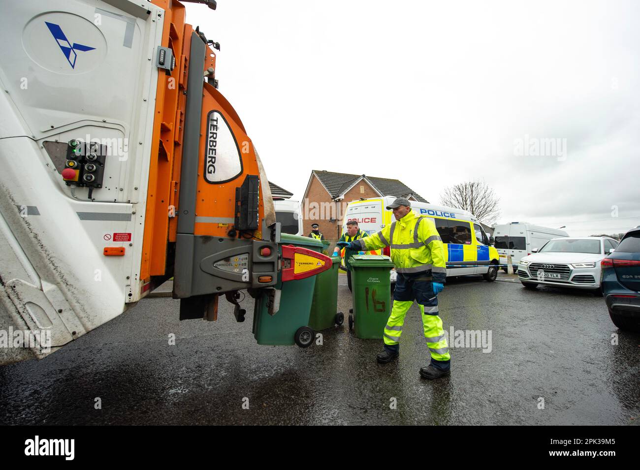 Glasgow, Scotland, UK. 5th Apr, 2023. PICTURED: Police raid the house ...