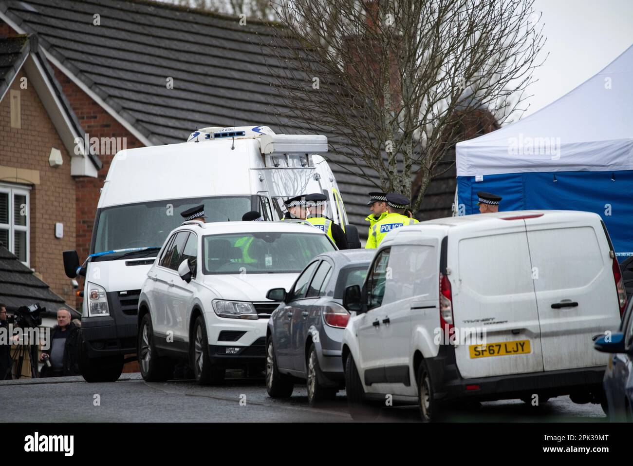Glasgow, Scotland, UK. 5th Apr, 2023. PICTURED: Police raid the house ...