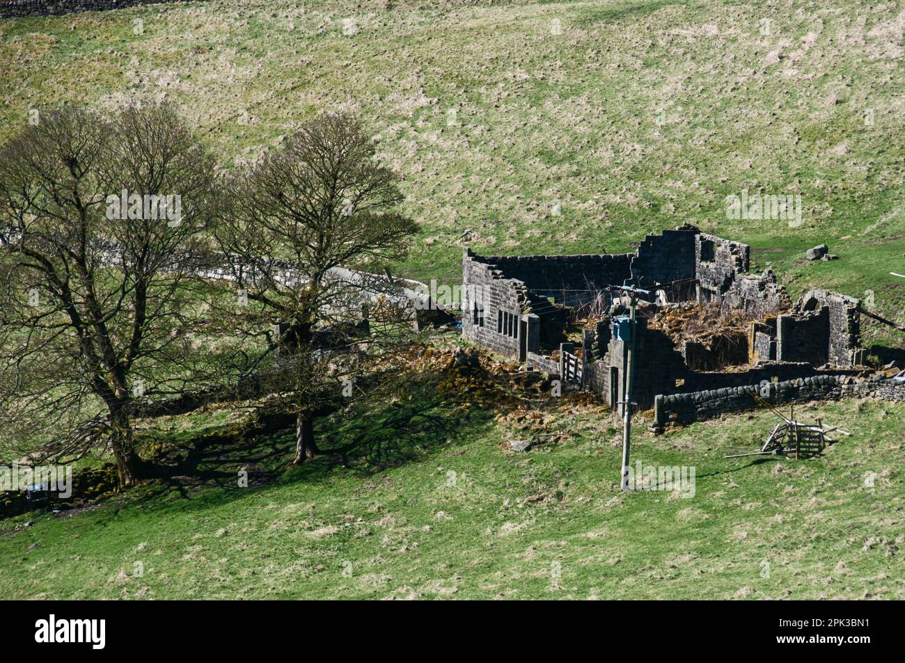 Around the UK - Ruins of a farmhouse on Bridestones Moor, Todmorden ...