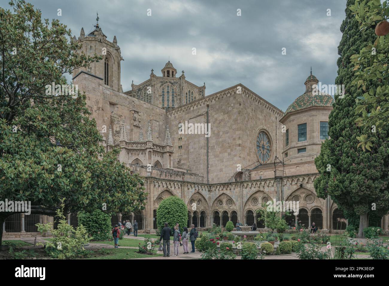 Cathedral Basilica Metropolitan and Primate of Santa Tecla the largest ...