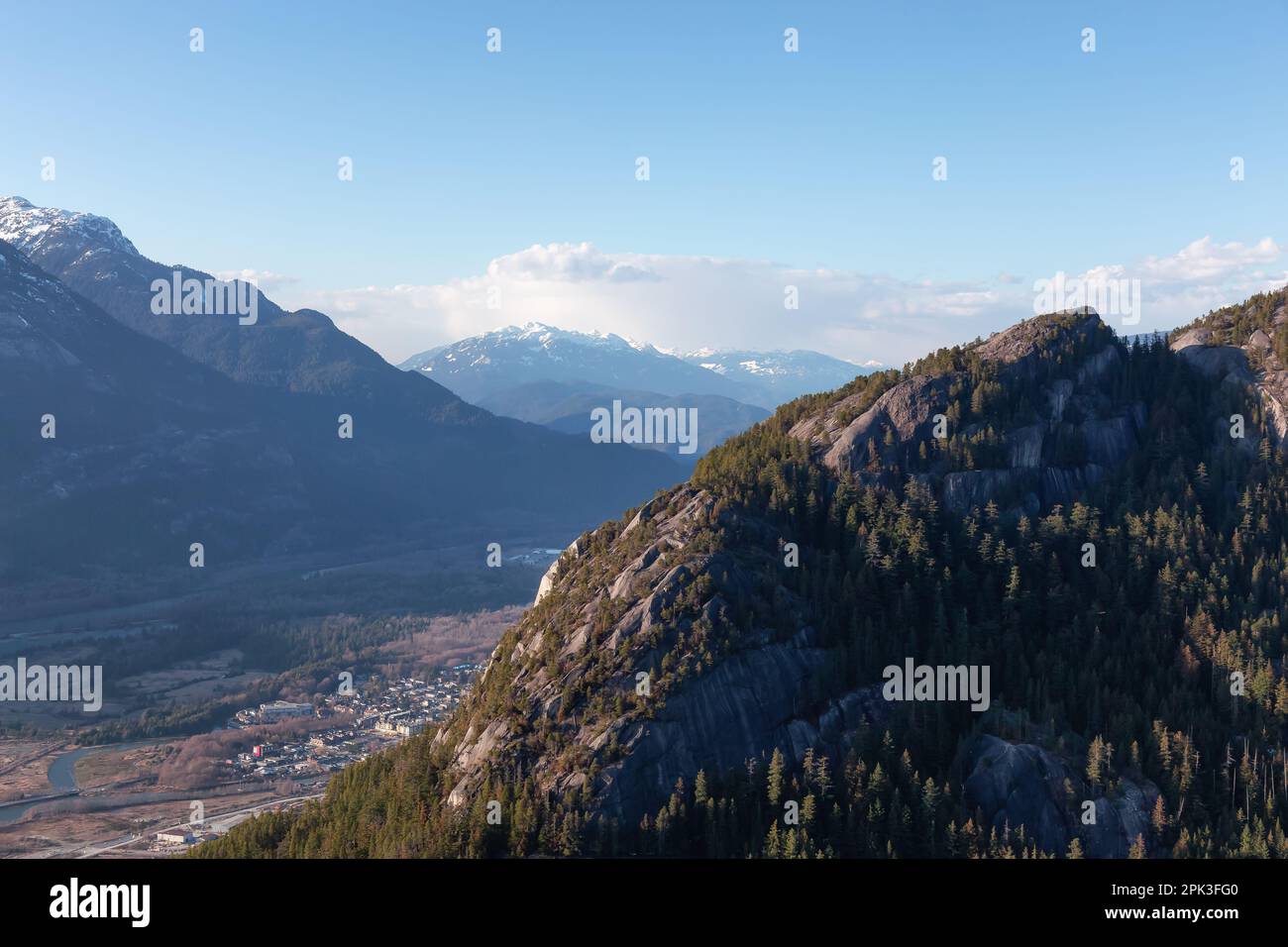 The squamish and chief viewpoint hi-res stock photography and images ...