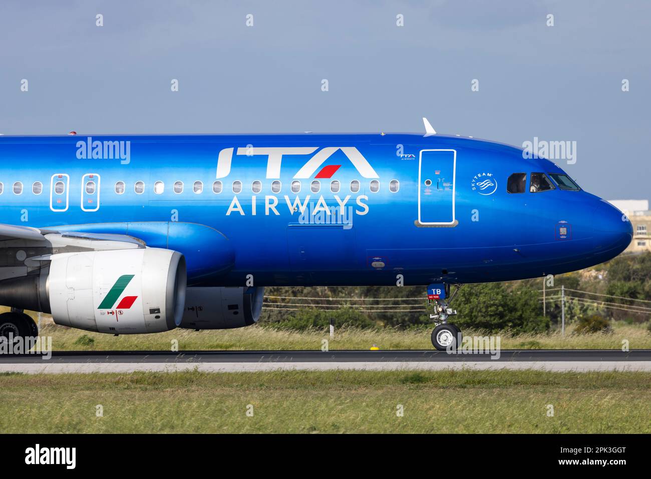 ITA Airways Airbus A320-216 (Reg.: EI-DTB) returning to Rome Fiumicino ...