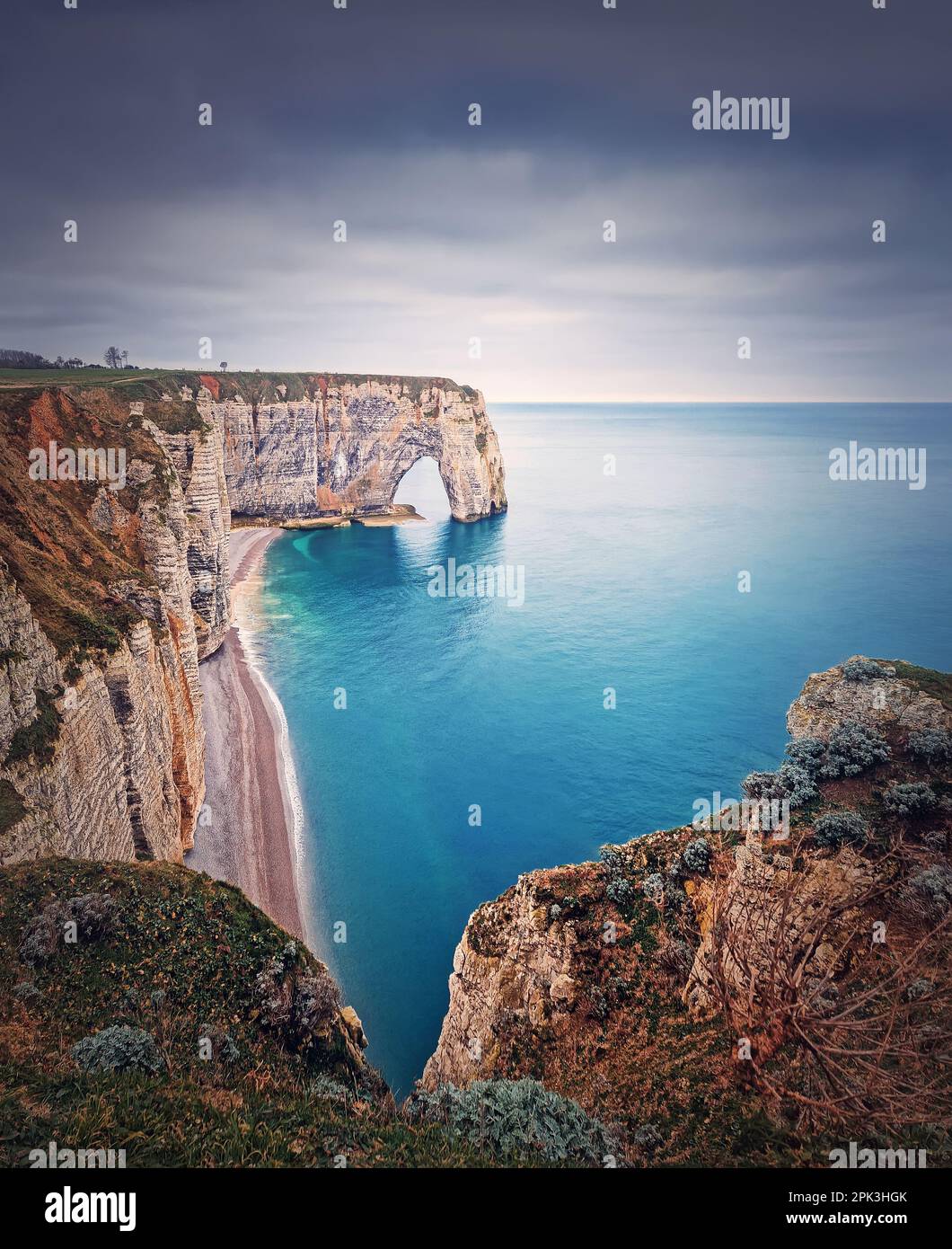 Idyllic view to Porte d'Aval natural arch at Etretat famous cliffs ...